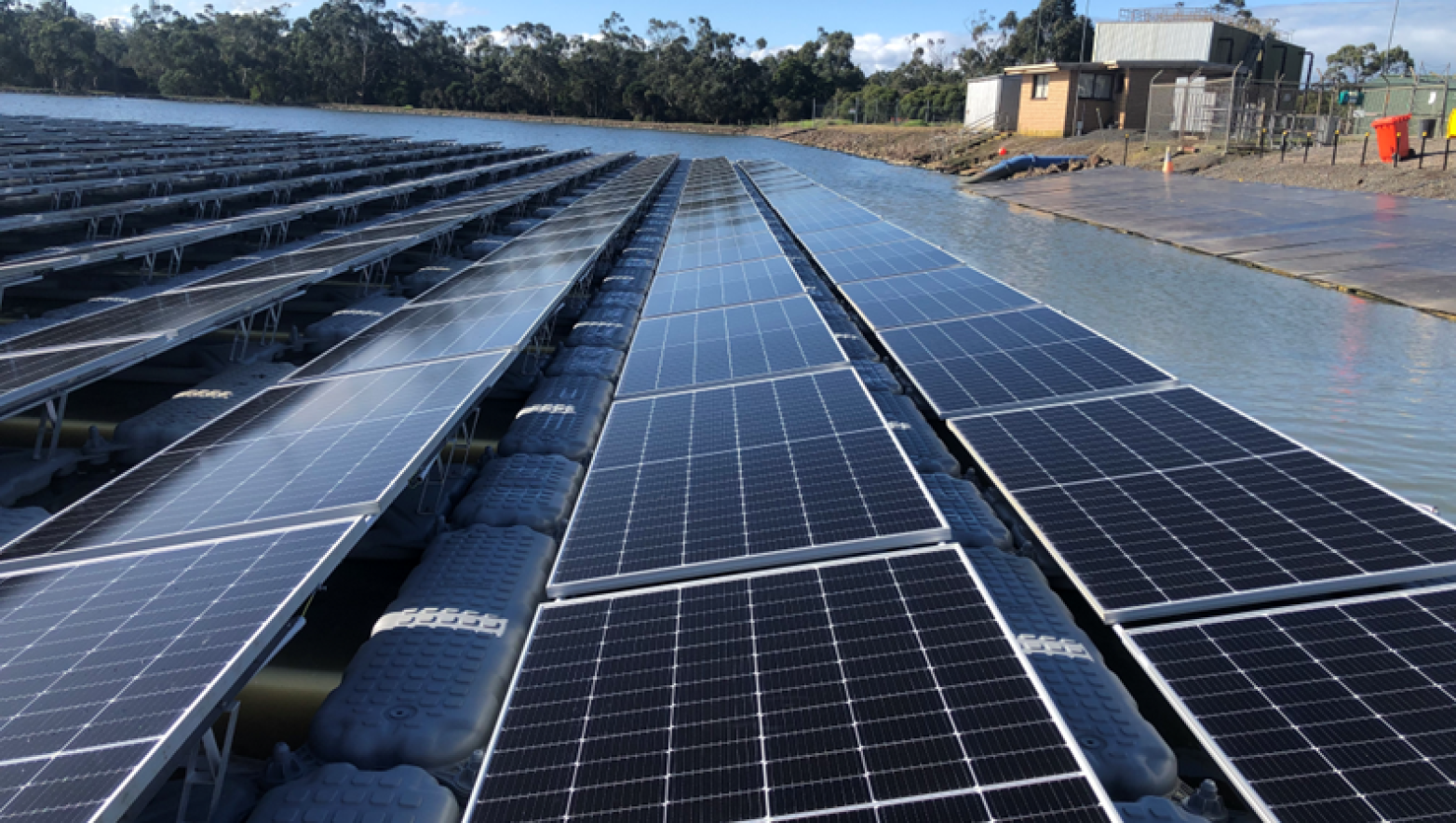 Switch flicked on Australia‘s largest floating solar array | Gippsland ...